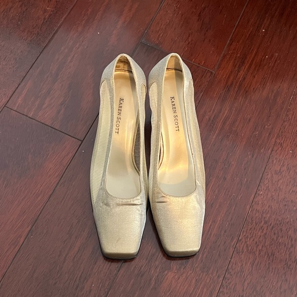 Karen Scott | Shoes | Karen Scott Gold Pumps With Leather Sole | Poshmark